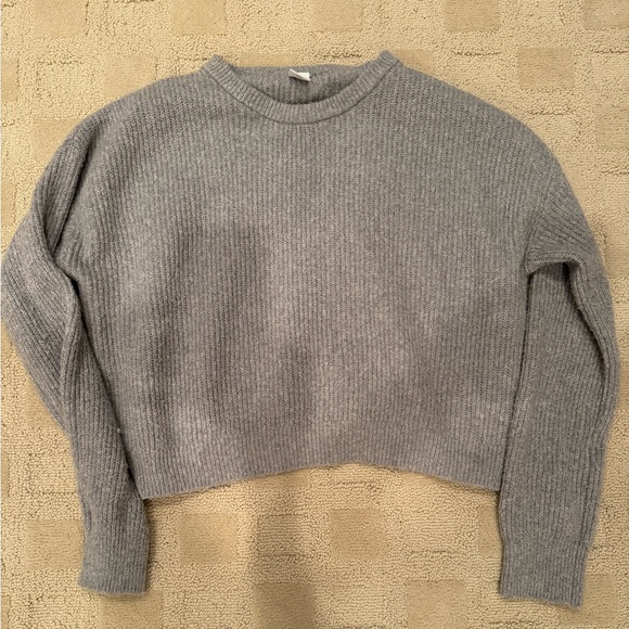 Abound | Sweaters | Womans Gray Cropped Sweater | Poshmark
